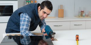 Réussir le branchement et l'installation d'une plaque à induction